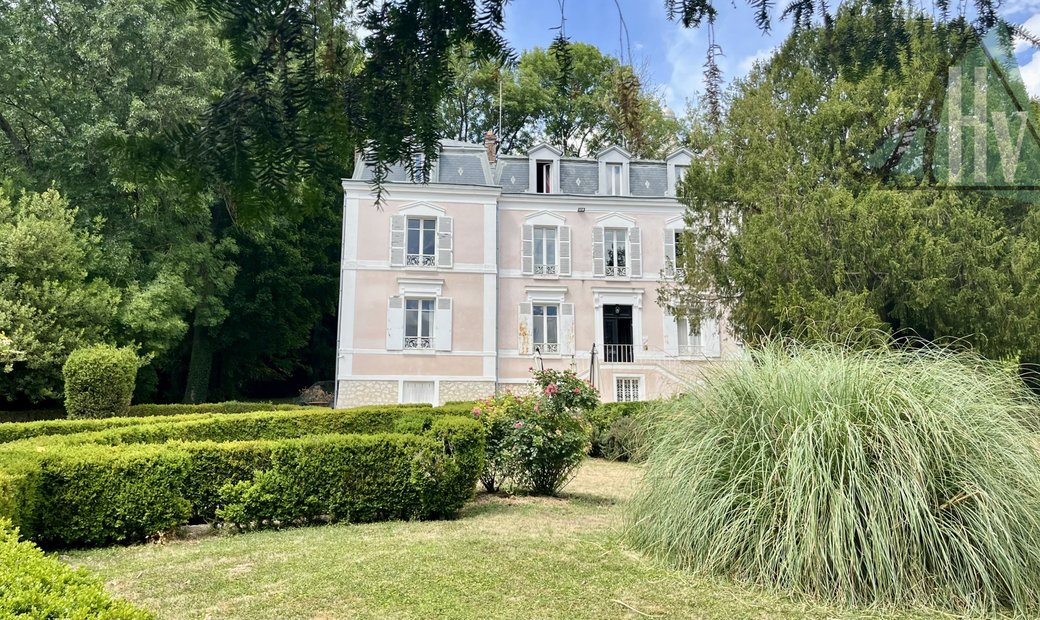 Townhouse In The Center Of Provins 9 In Provins, île De France, France ...