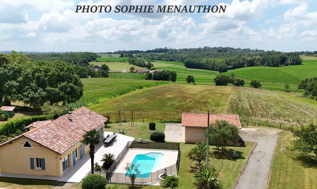 Casa Tipo T8 De180 M2 + 2 Dependencias En Pouillon, Nueva Aquitania ...