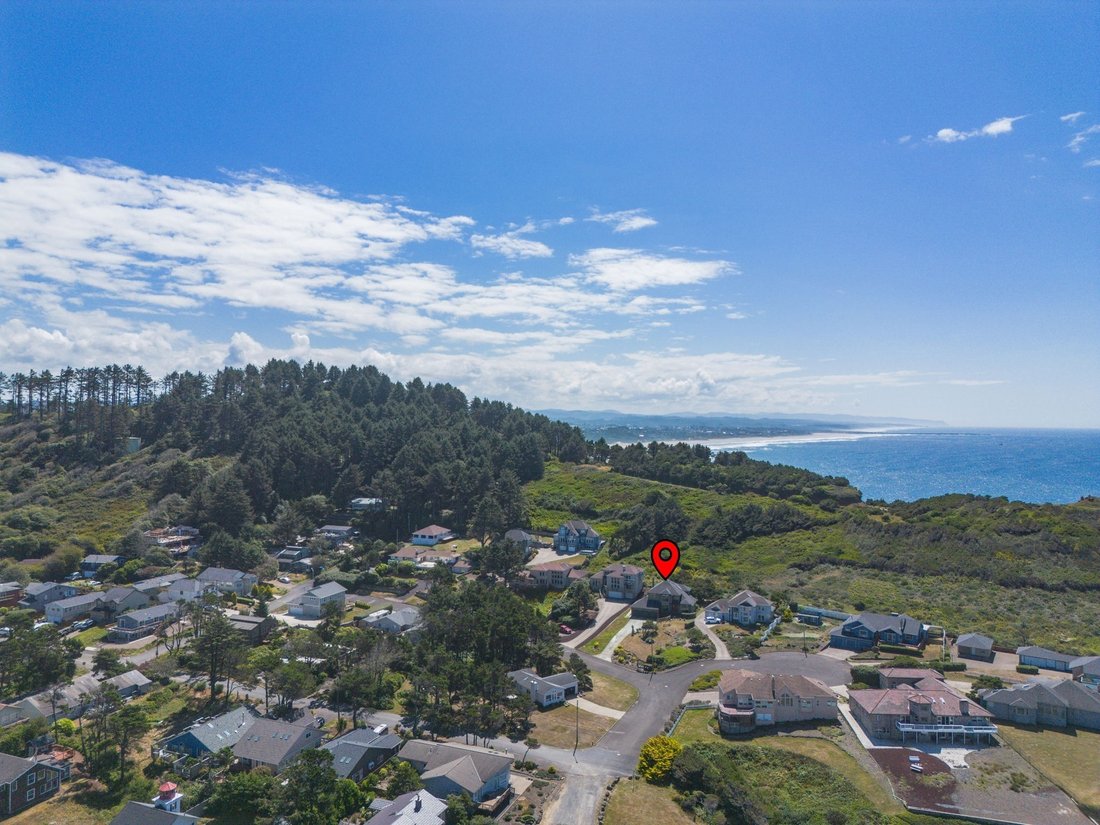 557 Nw 54th St In Newport, Oregon, United States For Sale (16084072)