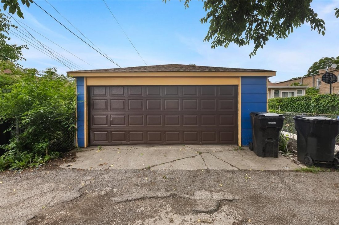 3 Bedrooms Single Family Detached In Chicago, Illinois, United States ...