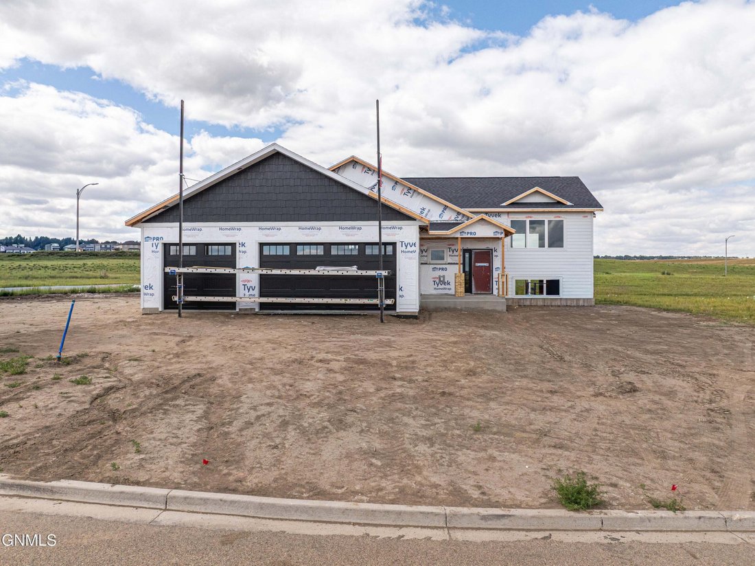 3 Bedrooms Single Family Detached In Mandan, North Dakota, United ...