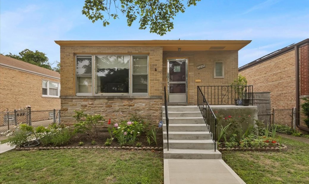 3 Bedrooms Single Family Detached In Chicago, Illinois, United States ...