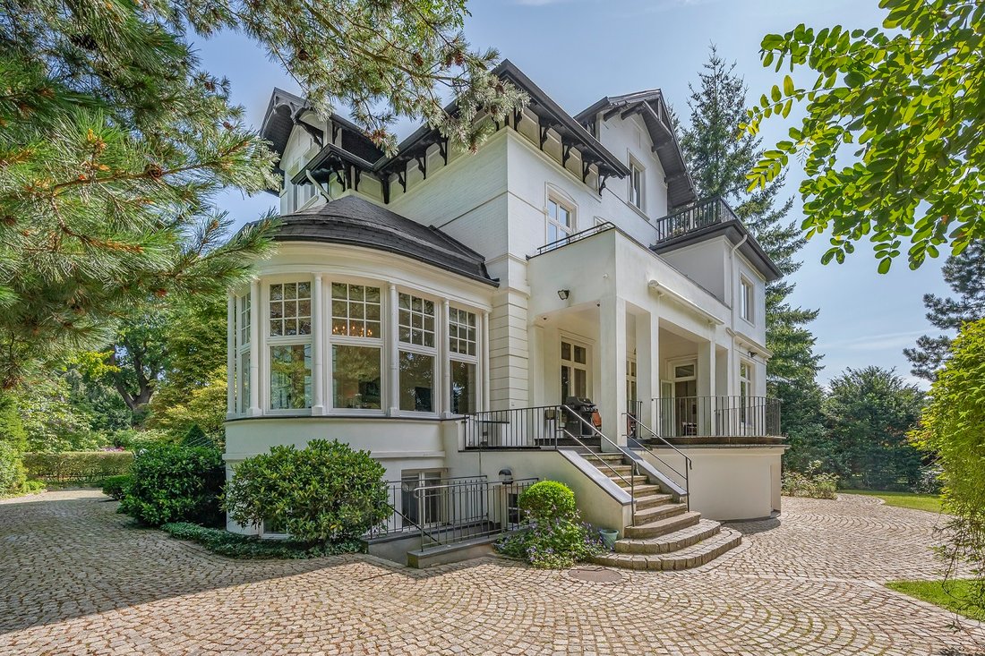 Elegante Villa In Othmarschen Moderner Luxus In Hamburg, Hamburg ...