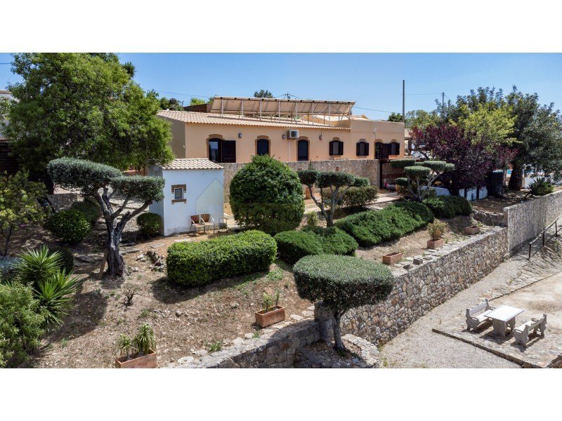 Traditional 3 Bedroom Villa With Pool Loulé In Loule (Sao Clemente), Portugal For Sale (16099833)