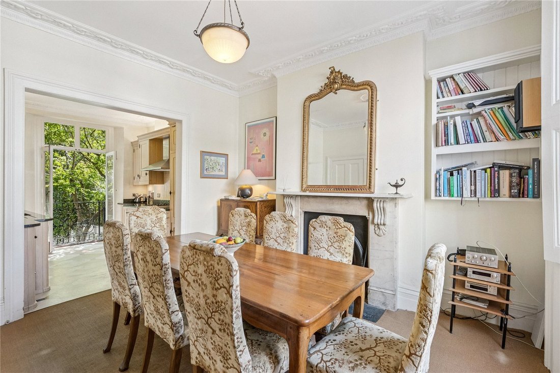 Chalcot Crescent, Primrose Hill, London In London, England, United ...