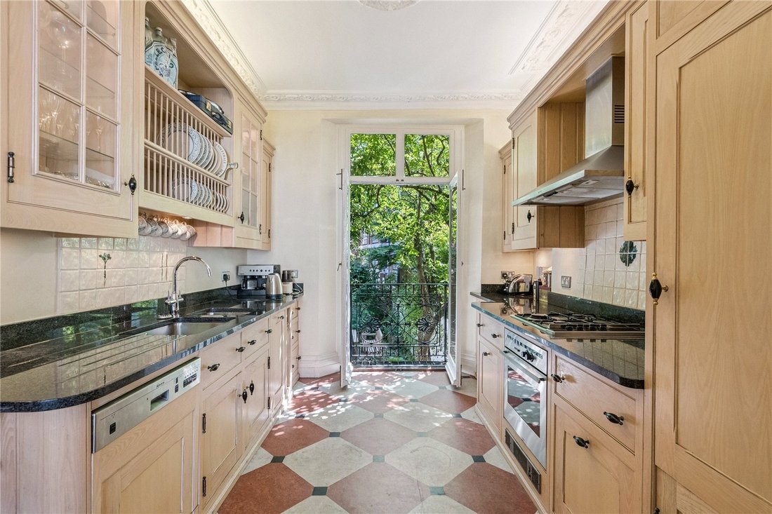 Chalcot Crescent, Primrose Hill, London In London, England, United ...