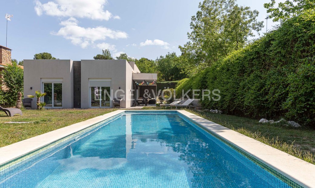 Single Story Detached Chalet In Boadilla Del Monte, Community Of Madrid ...