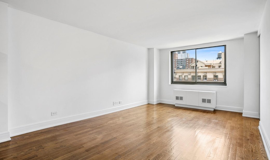 The Columbia, 275 W 96 Th St, 10 Lm Upper In New York, New York, United ...