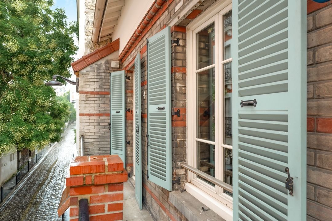 3 Rooms Rue Dalesia In Paris, île De France, France For Sale (16101487)