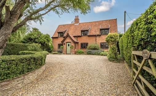 Maisons de luxe à vendre à Topcroft Street, Angleterre, Royaume-Uni | JamesEdition
