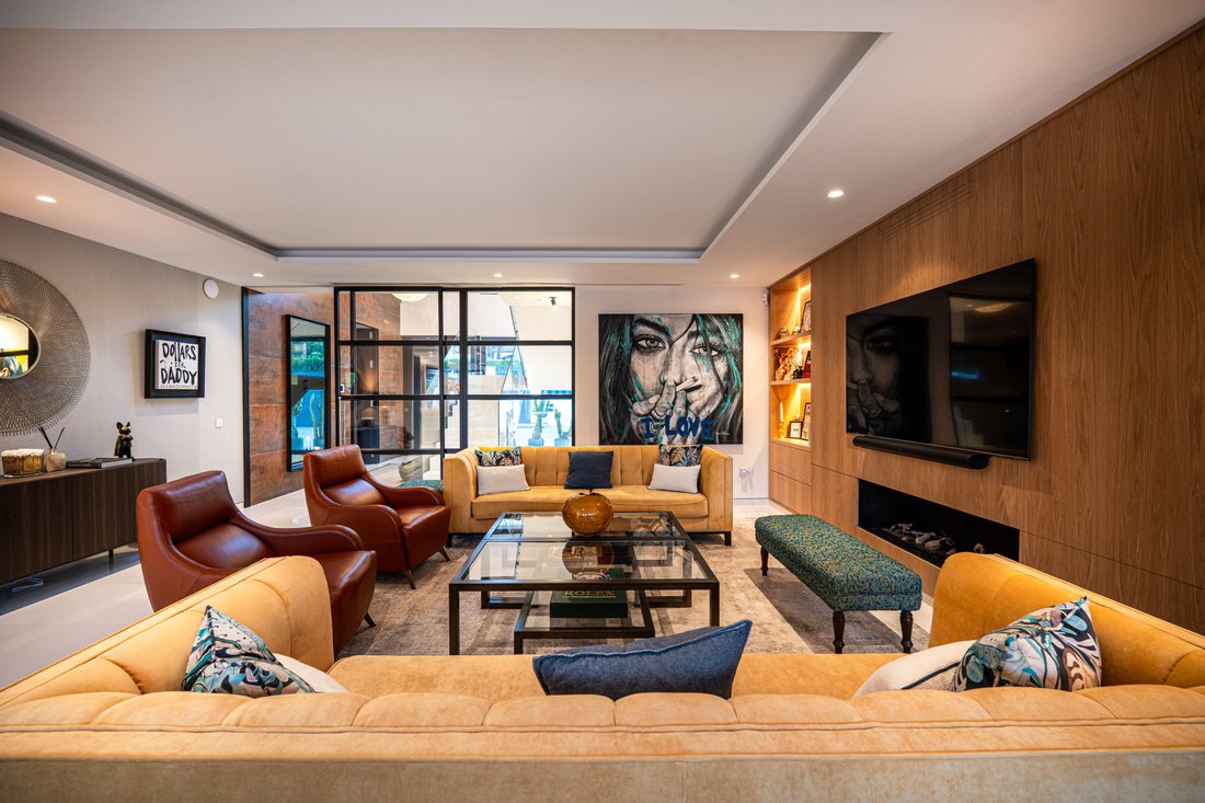 Enjoy Mediterranean Living At Its Most In Puerto Banus, Marbella, Spain ...