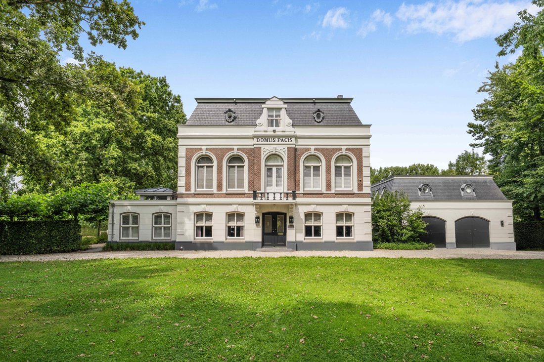Domus Pacis – Grand Villa With Carriage In Rumpt, Gelderland ...