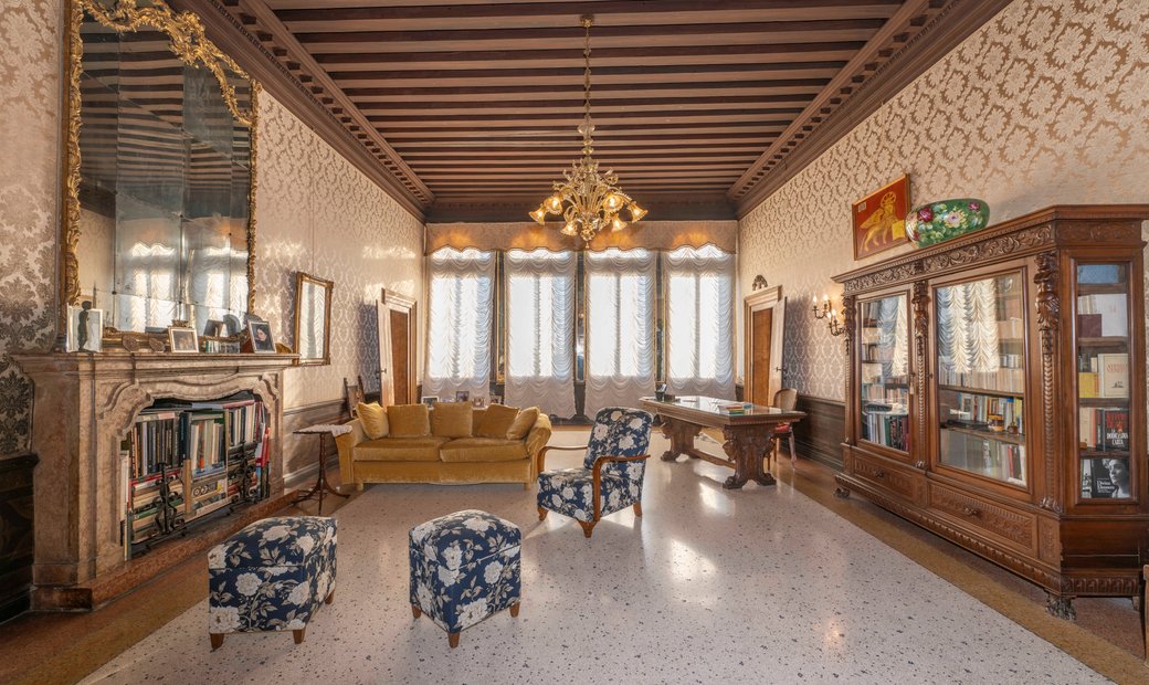 Secondo Piano Nobile Dorsoduro In Dorsoduro, Venice, Italy For Sale ...