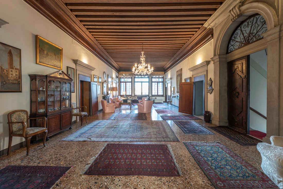 Secondo Piano Nobile Dorsoduro In Venice, Veneto, Italy For Sale (16115575)