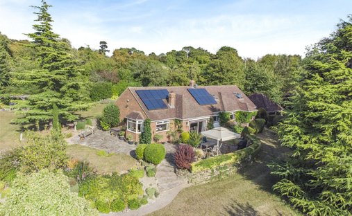 Maisons de luxe avec piscine à vendre en New Ash Green, Angleterre, Royaume-Uni | JamesEdition