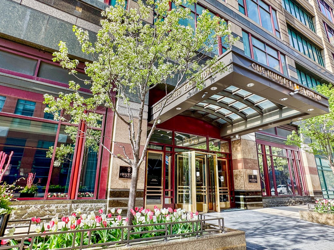 Stunning Duplex Penthouse With Lake & City In Chicago, Illinois, United ...
