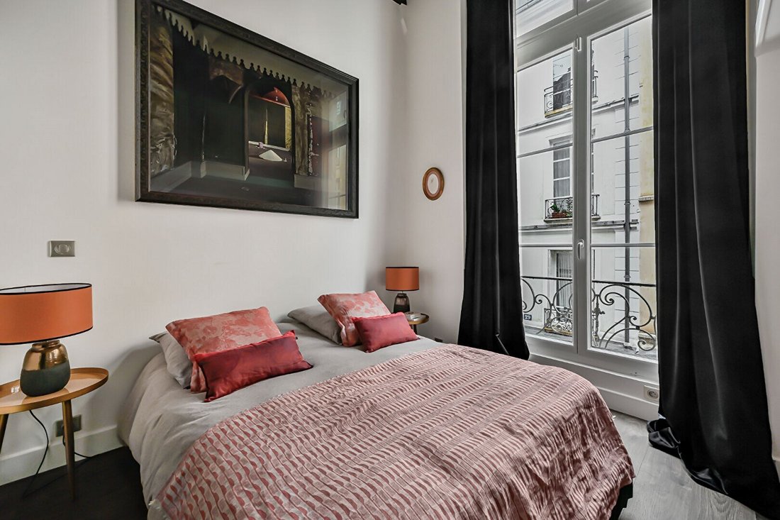 Rue Charlot On The Noble Floor Of A Private In Paris, île De France ...