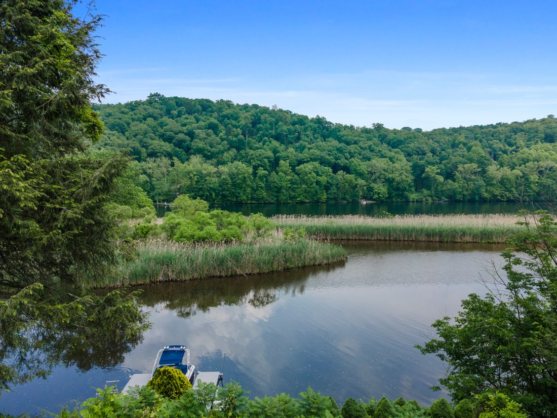 Rustic Compound On Lake Zoar In Newtown, Connecticut, United States For ...
