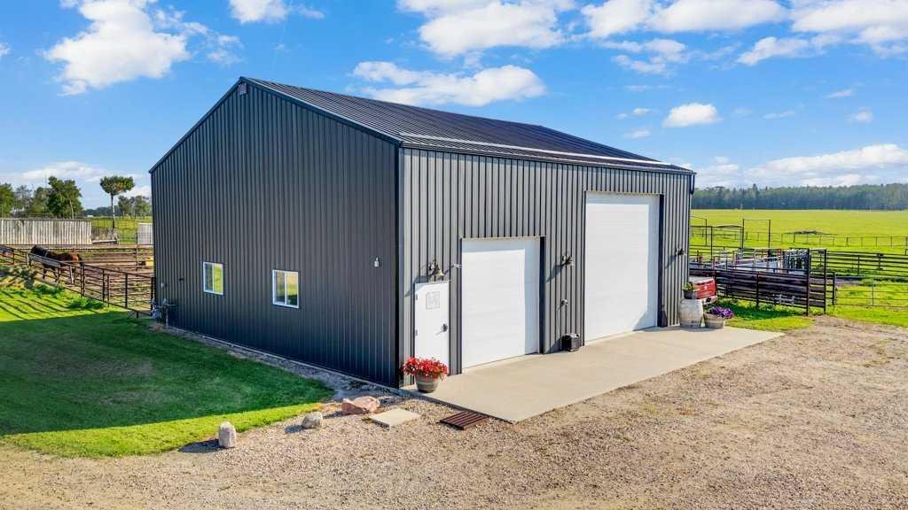 Beautiful Bungalow On 78.5 Versatile Acres In Bluffton, Alberta, Canada ...