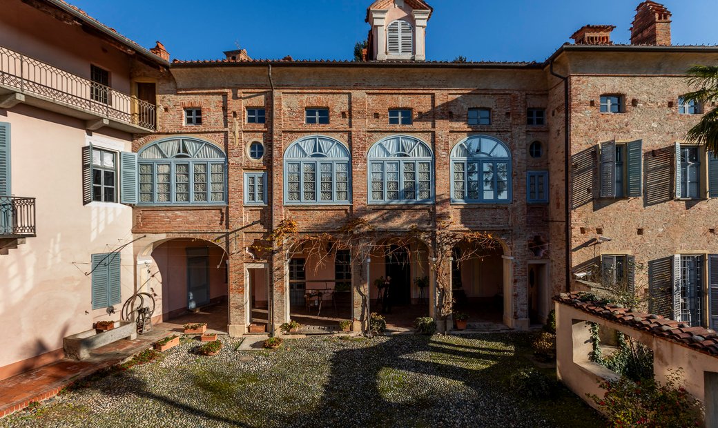 Luxury Baroque Palazzo With Easy Access To In Romano Canavese, Piedmont ...