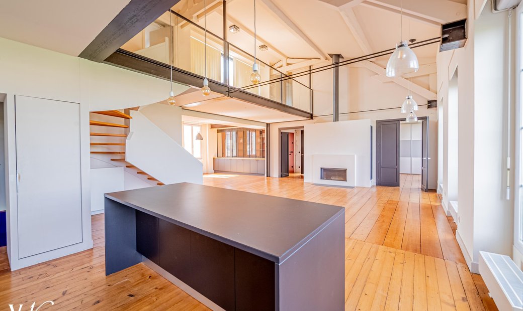 Stone Bridge Loft With Exceptional In Bordeaux, Nouvelle Aquitaine ...