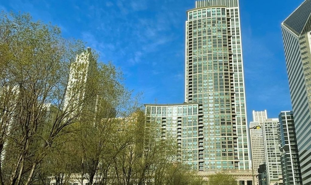 Residencia Altamente Mejorada En El En Chicago, Illinois, Estados ...