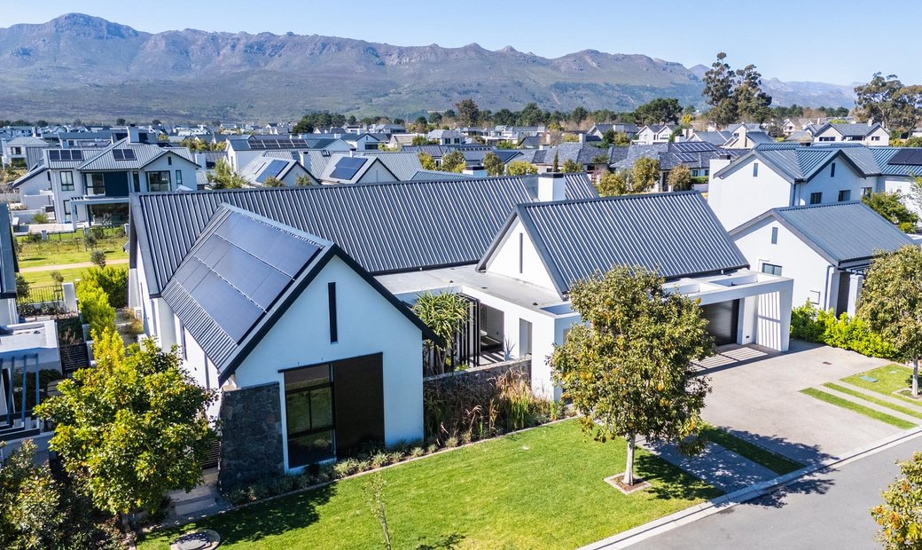 Modern In Val De Vie Winelands Lifestyle Estate, Western Cape, South ...