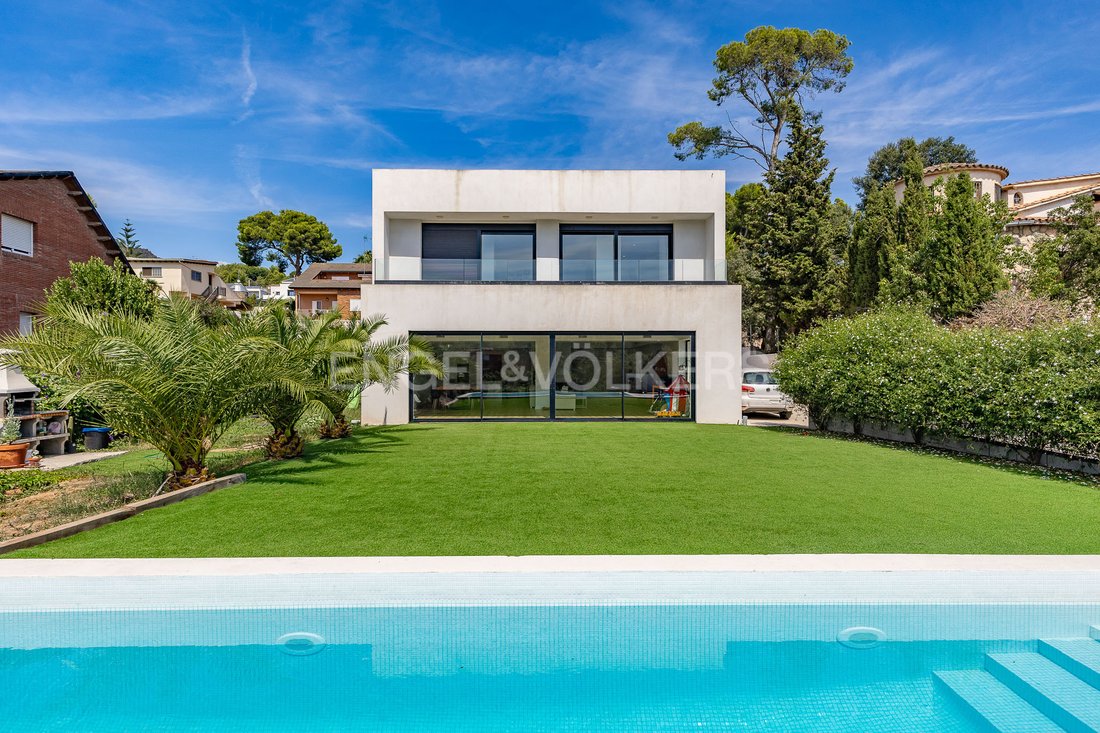 "La Sentiu", Gavà. Where The Mountain Meets The Sea In Gava, Catalonia ...