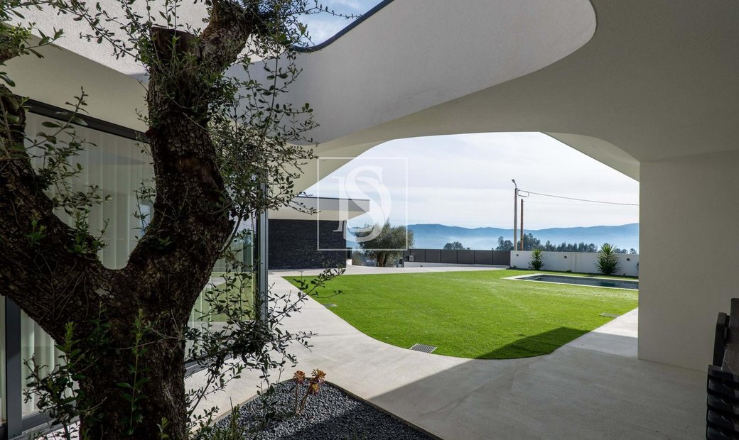 Celorico De Basto Villa En Britelo, Gemeos E Ourilhe, Portugal En Venta ...