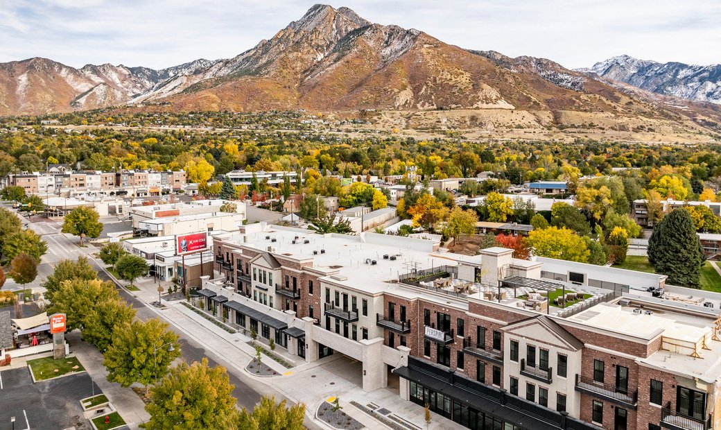 Vivir Sin Esfuerzo En El Corazón De Holladay En Holladay, Utah, Estados ...
