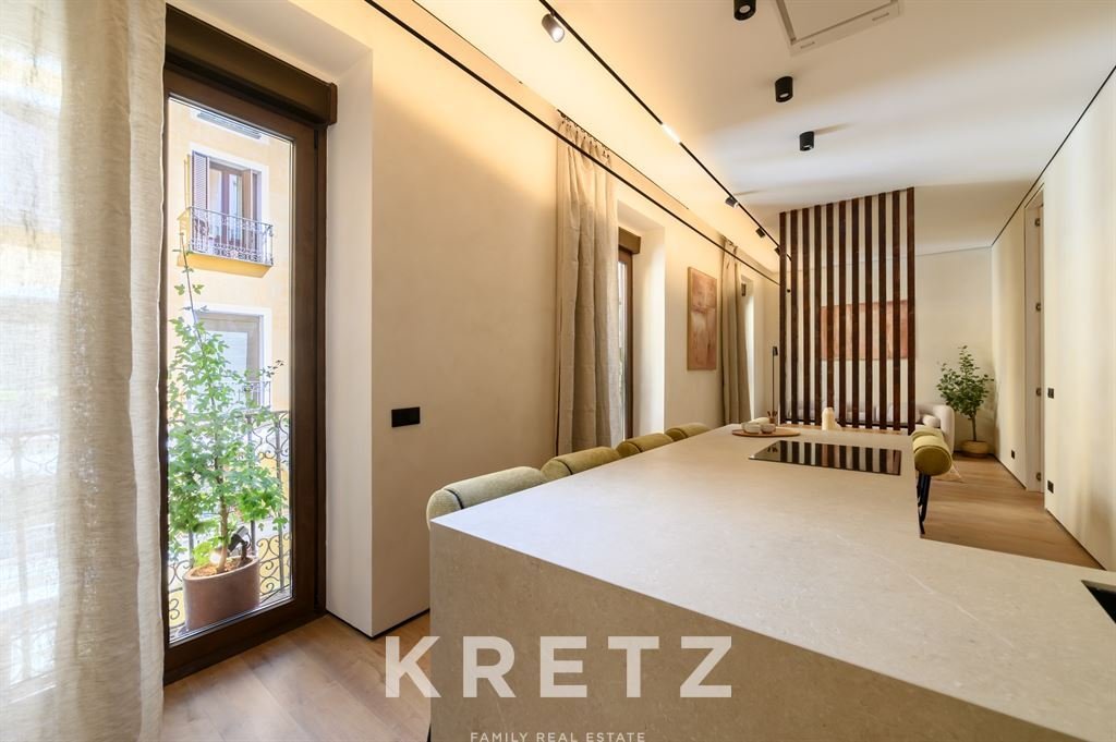 Beautiful Newly Renovated Apartment With Balconies In Centro, Madrid ...