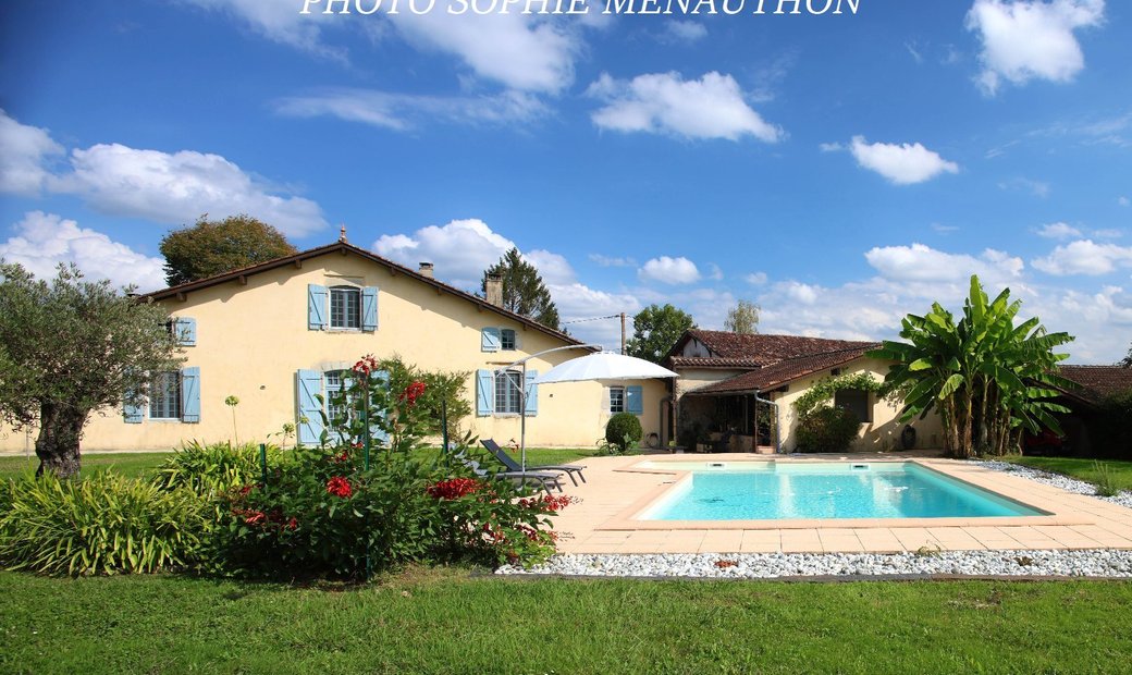 Superbe Capcazaliere De Type T12 De 344 In Pouillon, Nouvelle Aquitaine ...