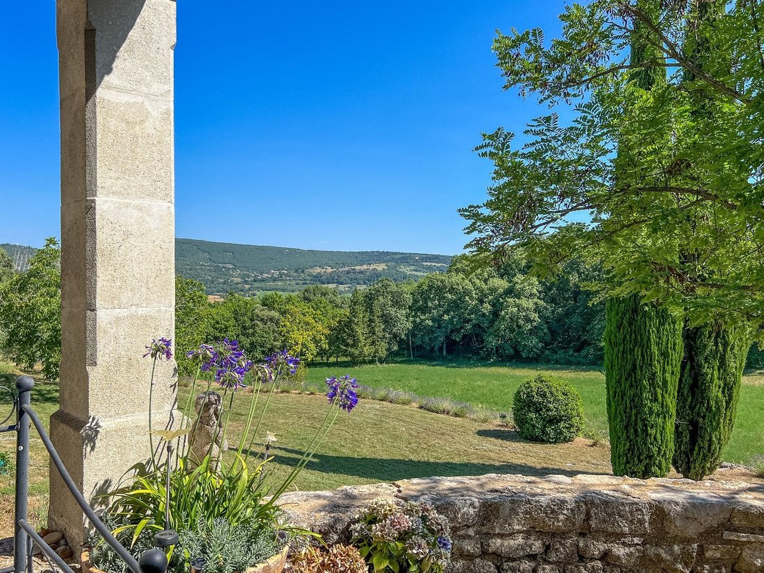 Superbe Domaine Provençal Dans Reillanne, Provence Alpes Côte D'azur ...
