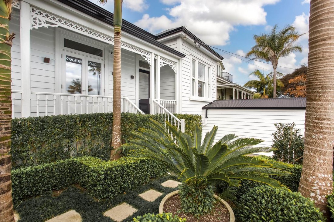 Architect Designed Elegance With Heated Pool In Auckland, Auckland, New ...