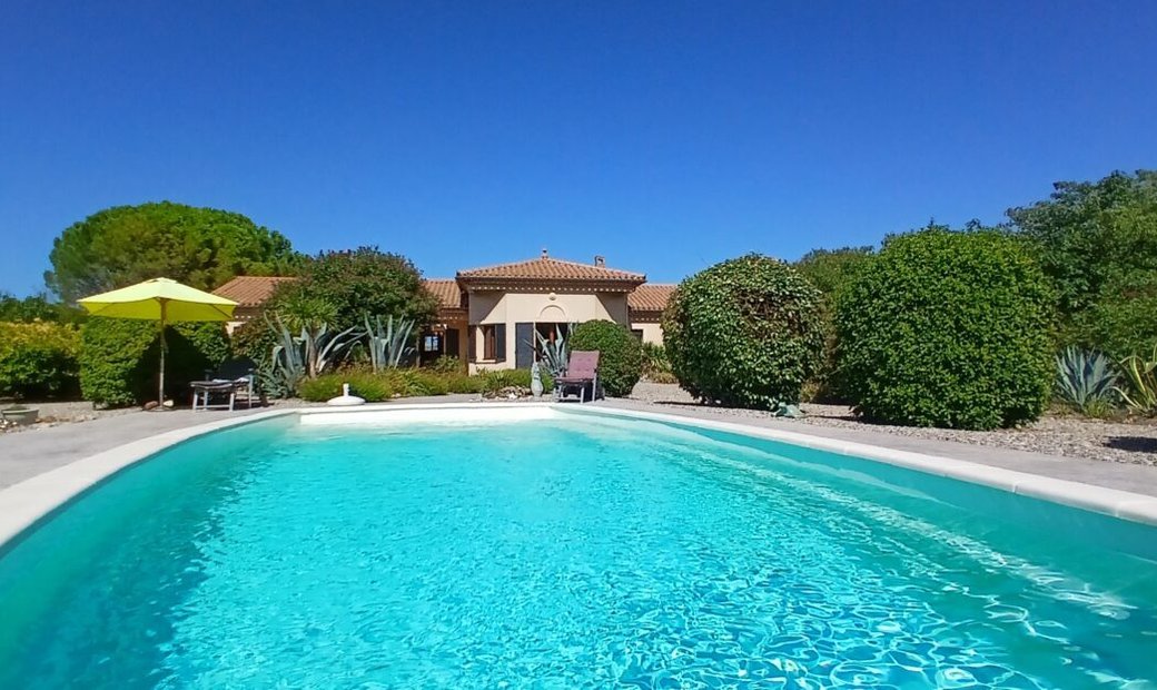 Encantadora Villa De Una Sola Planta Con 190 M2 En Trèbes, Occitania ...
