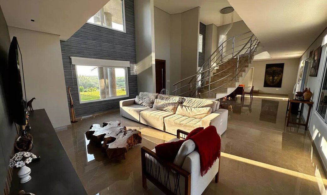 7 Bedrooms (Suites) Bathroom Dining Room Living Room Gourmet Area In ...