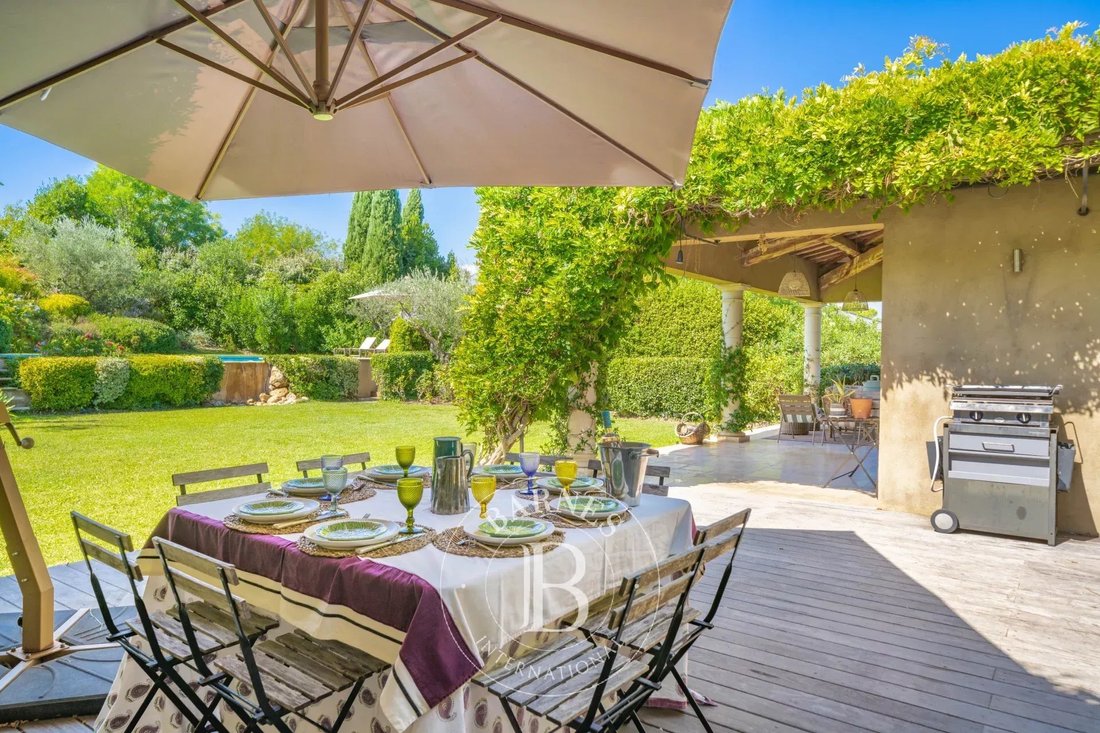 Elegant Family Villa With Views In Mougins, Provence Alpes Côte D'azur ...