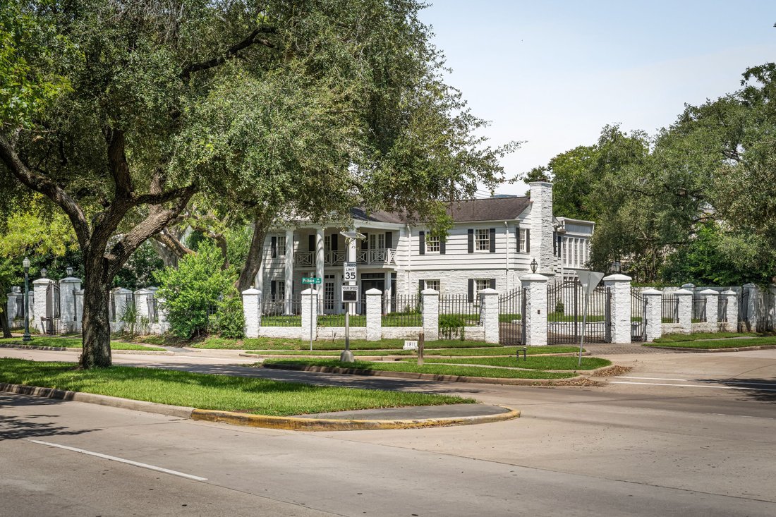 1811 Kirby Drive In Houston, Texas, United States For Sale (16161920)