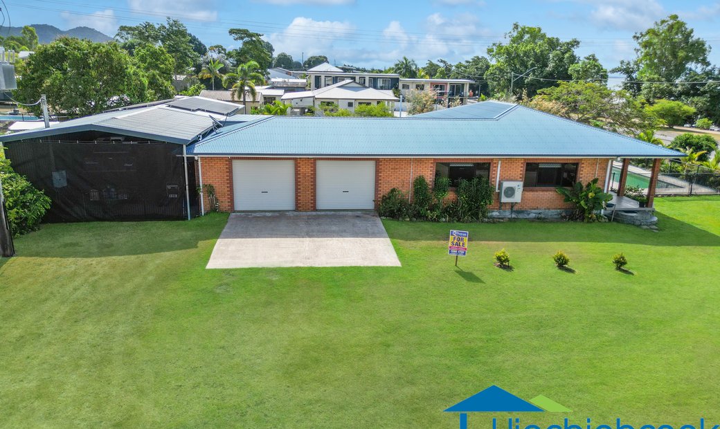 Spectacular Property With Ample Vehicle In Cardwell, Queensland ...