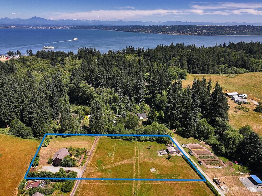 Quintessential Island Farmhouse In Clinton, Washington, United States ...