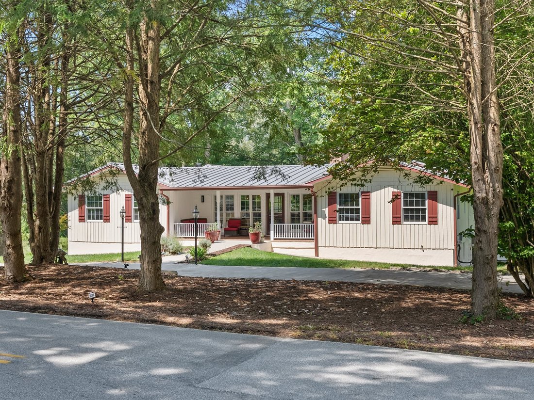 Modern Riverfront Retreat With In Mills River, North Carolina, United ...