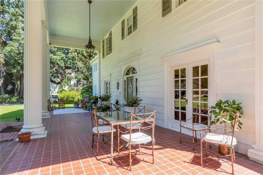 Colonial Lleno De Sol Con Amplia Cocina En Mobile, Alabama, Estados ...