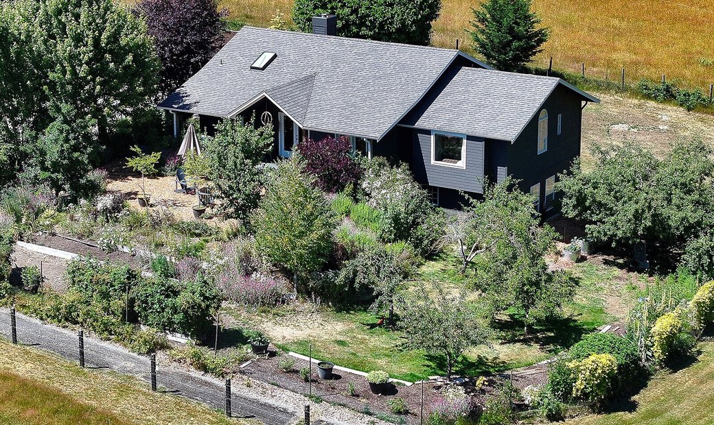 Quintessential Island Farmhouse In Clinton, Washington, United States ...