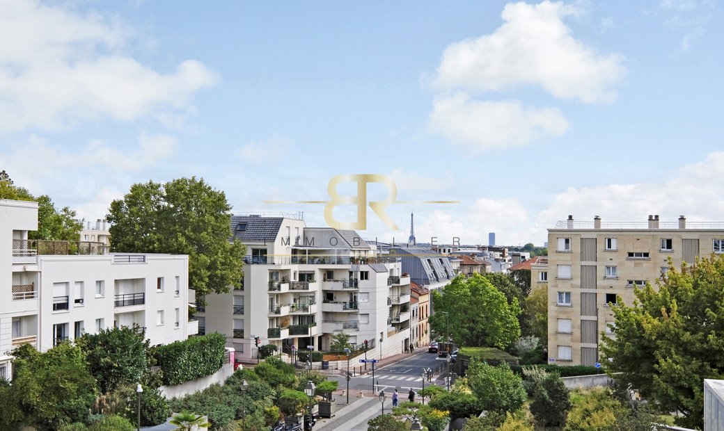 Freier Blick Auf Den In Suresnes, île De France, Frankreich Zu ...