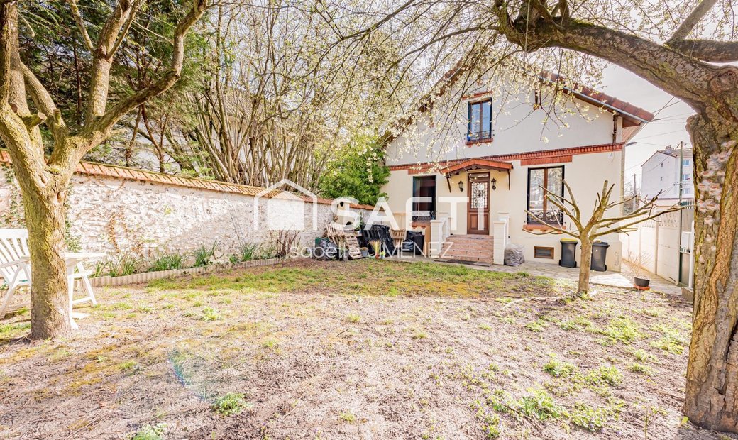 Maison Sur Sous Sol Total / In Champigny Sur Marne, île De France ...