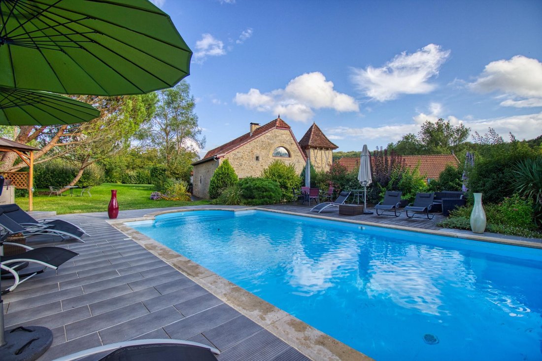 Domaine D'exception : Charme Du Xvii Ie Et Confort In Assier, Occitanie ...