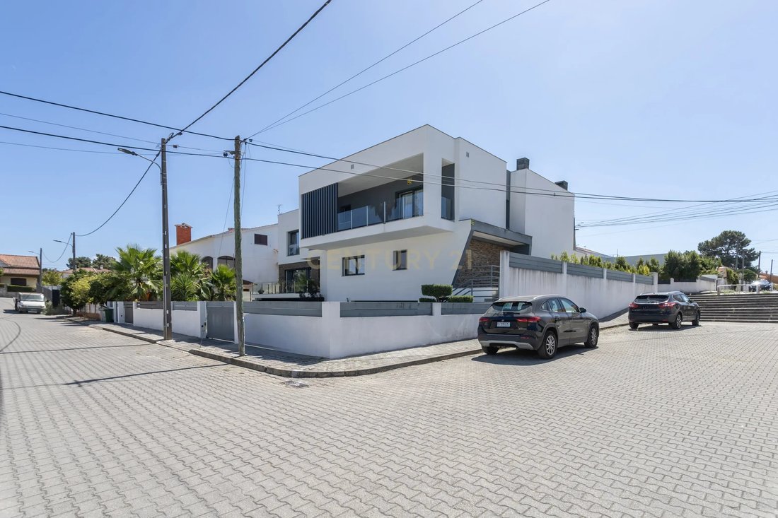 Villa Seixal Portugal En Amora, Portugal En Venta (16179899)