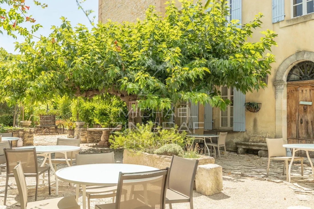 Domaine Exceptionnel Avec Dans Le Thor, Provence Alpes Côte D'azur ...