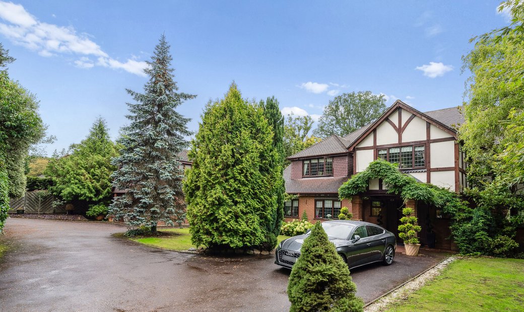 5 Bedroom Detached House For Sale In In Oxshott, England, United ...