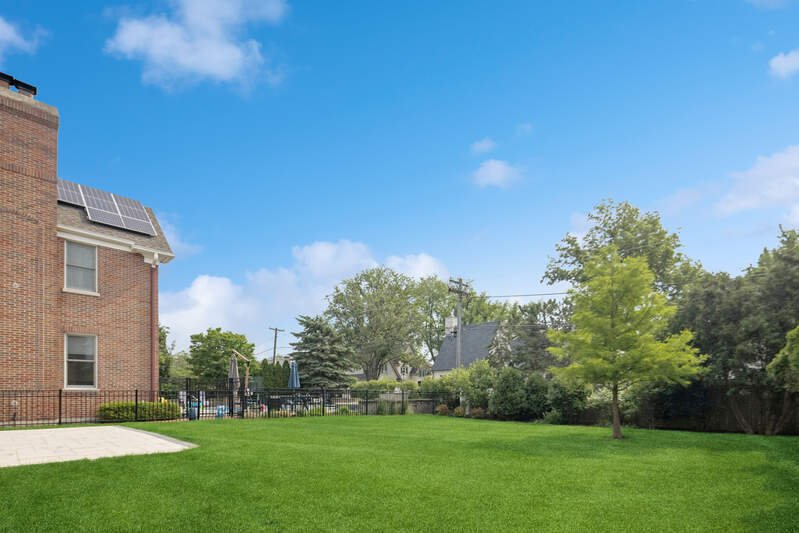 Prime Elmhurst Location With Modern Luxury Dans Elmhurst, Illinois ...